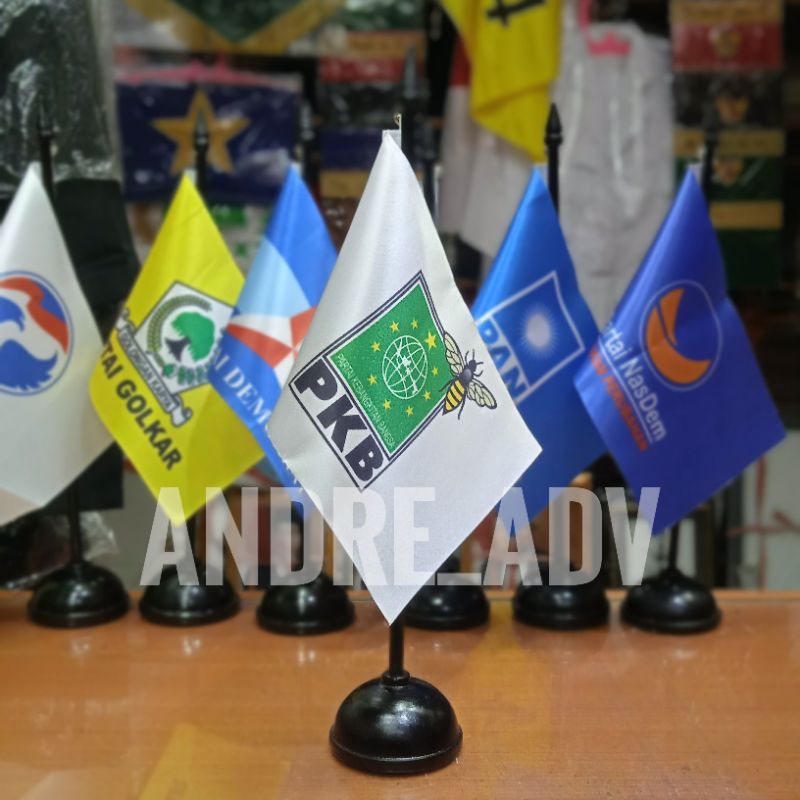 Jual bendera PKB dan tiang kayu meja ready stock | Shopee Indonesia