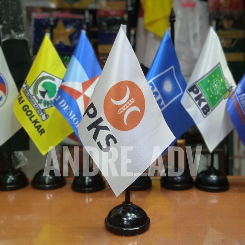 Jual bendera PKS dan tiang kayu meja | Shopee Indonesia