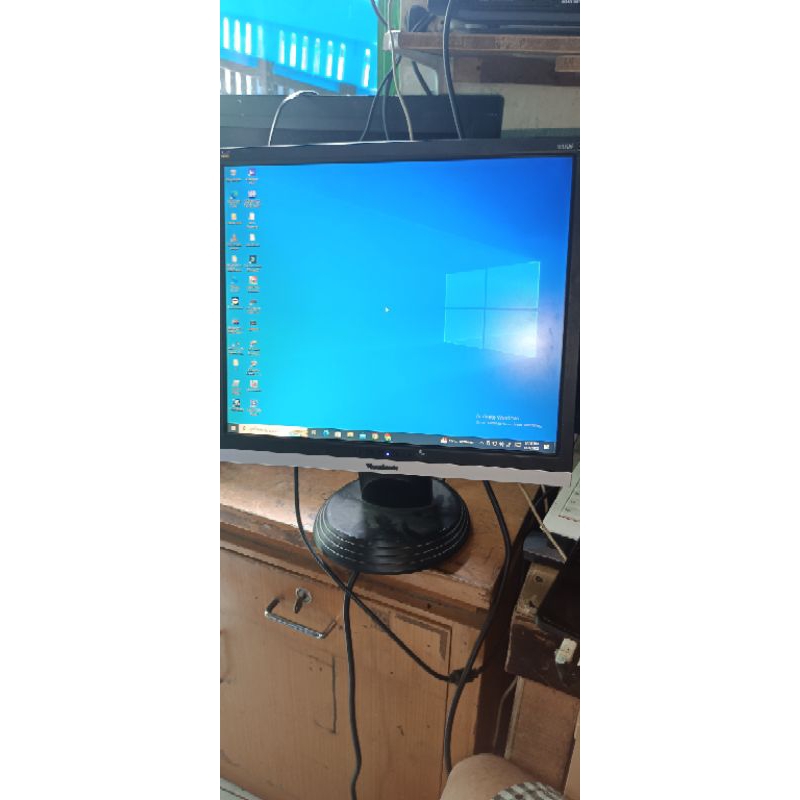 Jual Monitor lcd komputer 19 in kotak bonus kabel | Shopee Indonesia