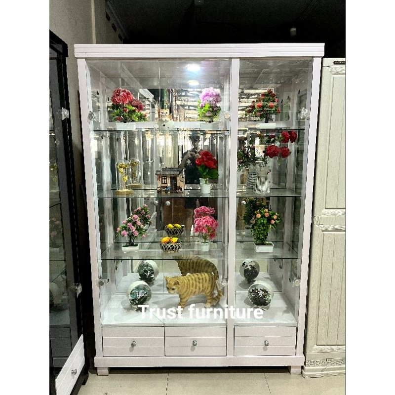 Jual Lemari pajangan crystal 3 pintu full kaca/Lemari pajangan Kaca ...