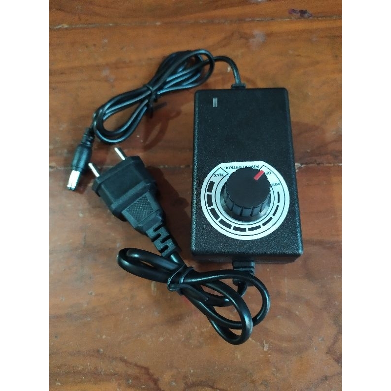 Jual Adaptor Variabel Potensio - Output 3-12 Volt DC 2 Ampere - Input ...