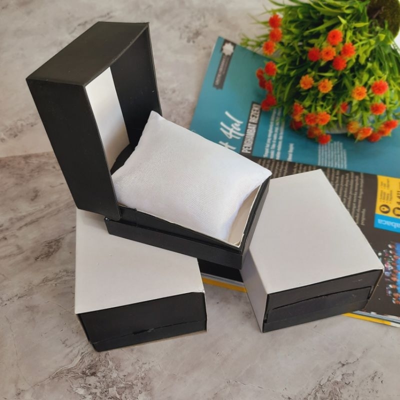 Jual box jam tangan mika hitam tebal dengan bantalan/kotak/box jam ...