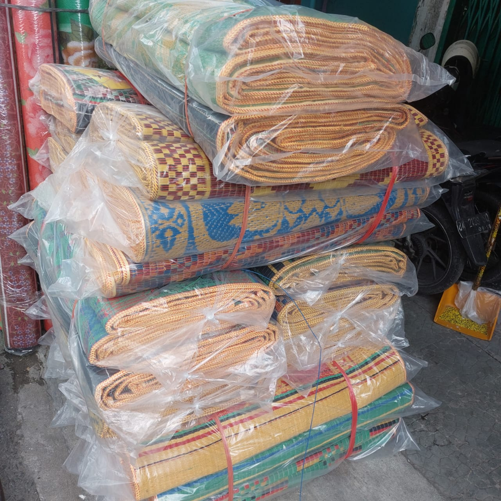 Jual Tikar Plastik Rumput 3x6 Lipat Cap Bintang renda Kain Kuning Emas ...