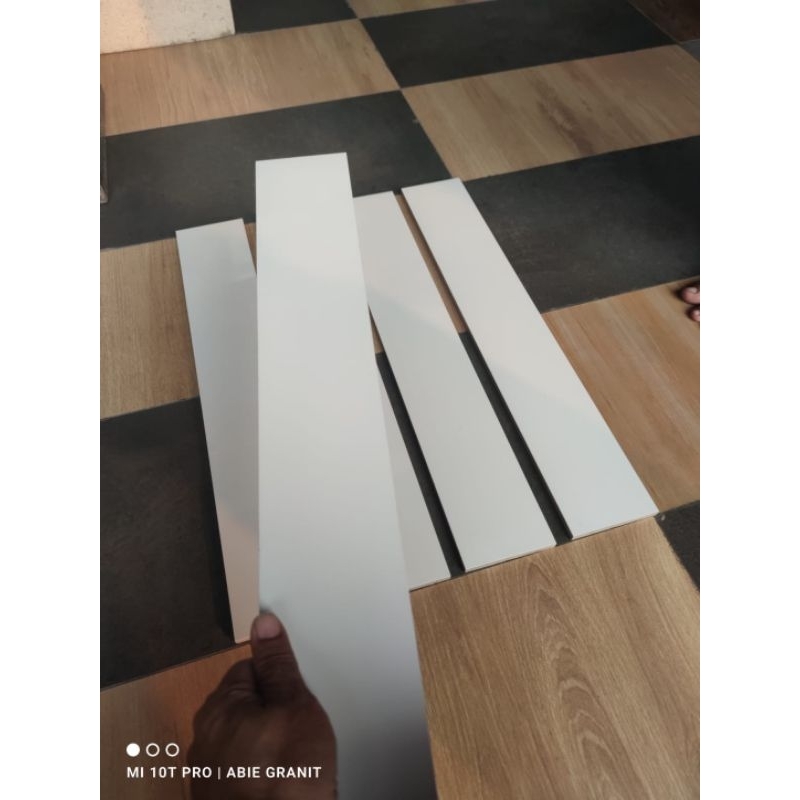 Jual granit list/plint putih polos mengkilaf uk 10×60 | Shopee Indonesia