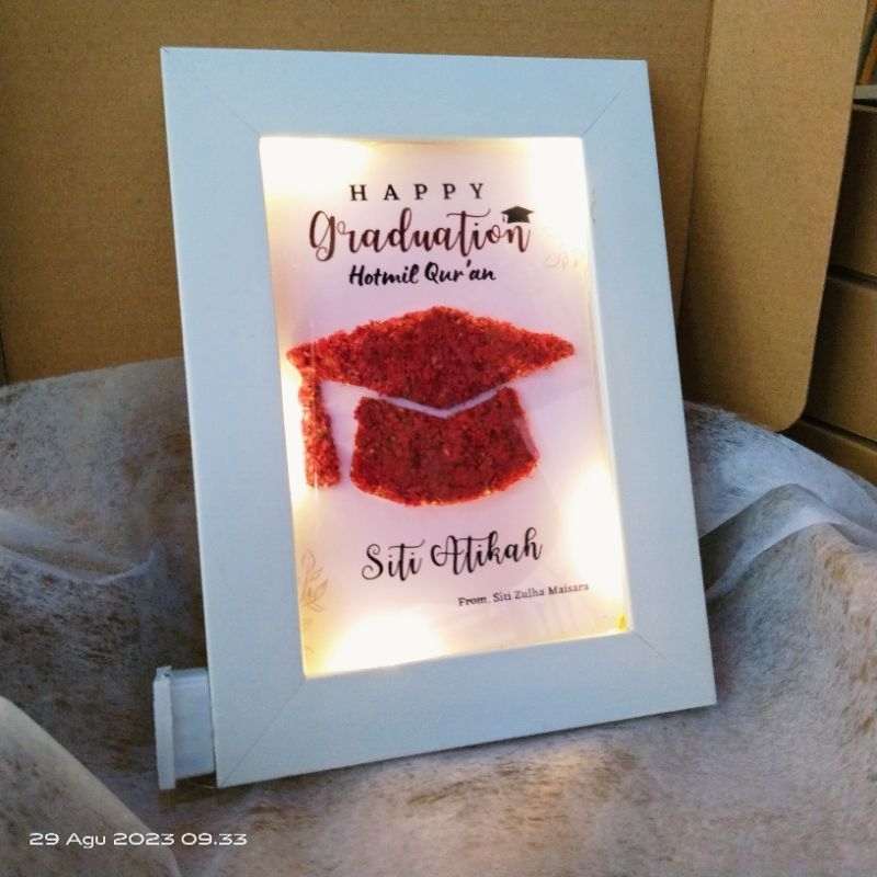 Jual Flower In frame Toga Wisuda Free Box Ekslusive | Shopee Indonesia