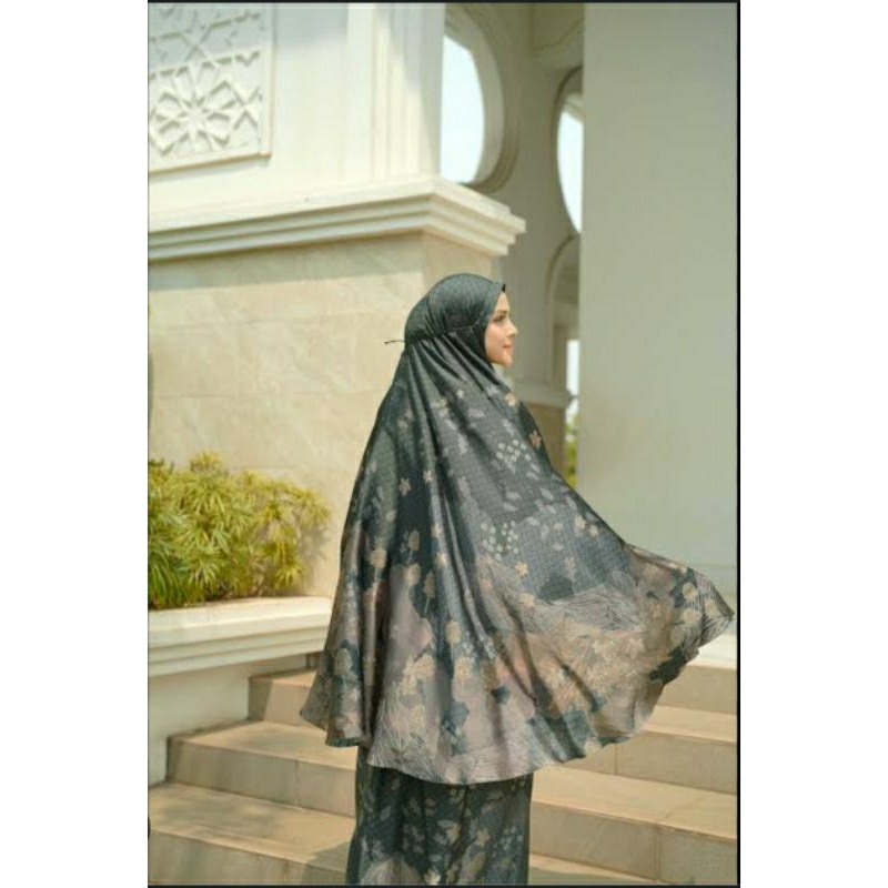 Jual NEW BUTTONSCARVES AS IS PRAYER ROBE ISELTWALD BLACK | Shopee Indonesia
