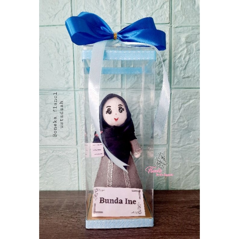 Jual teacher's day gif/boneka guru box mika/boneka profesi mika ...