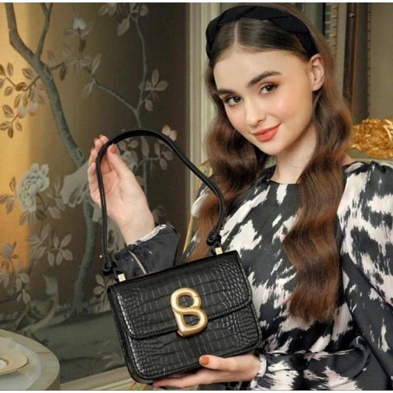 Jual Buttonscarves Audrey Bag 2.0 Size Medium Black (NEW!!) | Shopee Indonesia