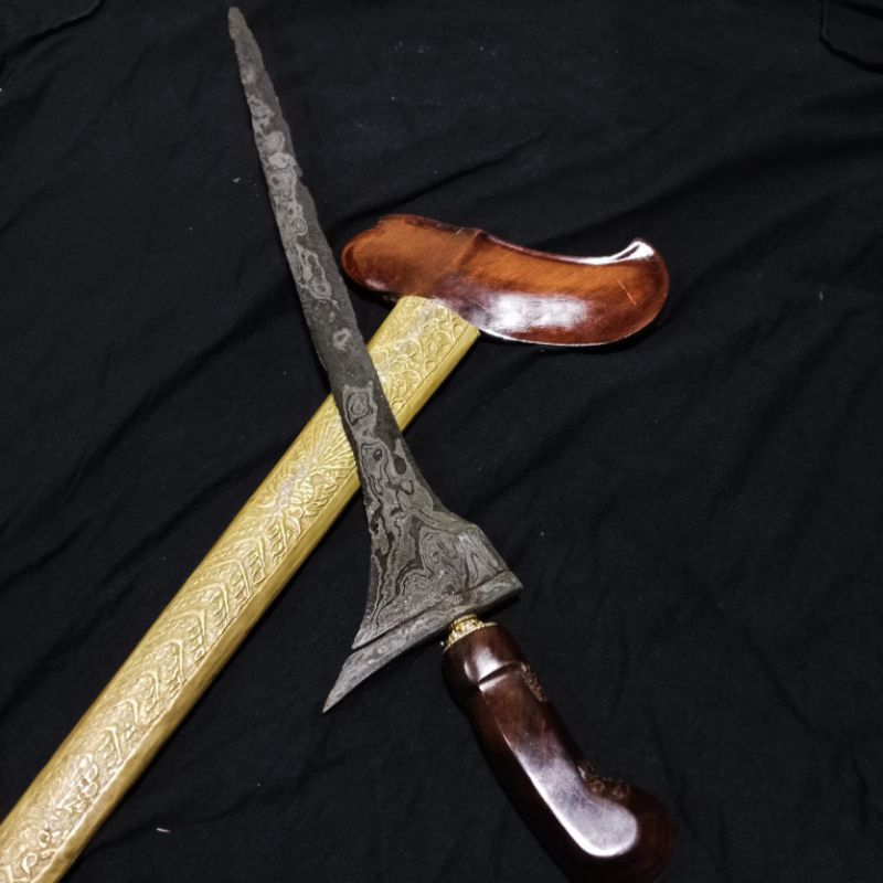 Jual Keris Brojol Pamor Rojo Gundolo Seperti Orang Bertapa Tangguh ...