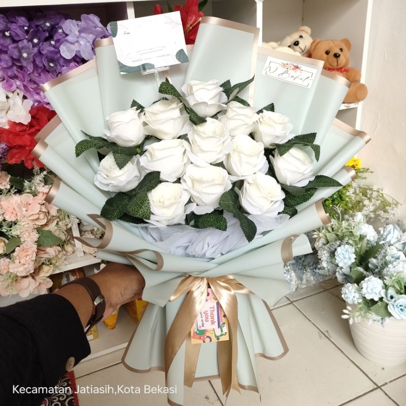 Jual BUKET BUNGA MAWAR ARTIFICIAL MAWAR PUTIH BUKET WISUDA BUKET ...