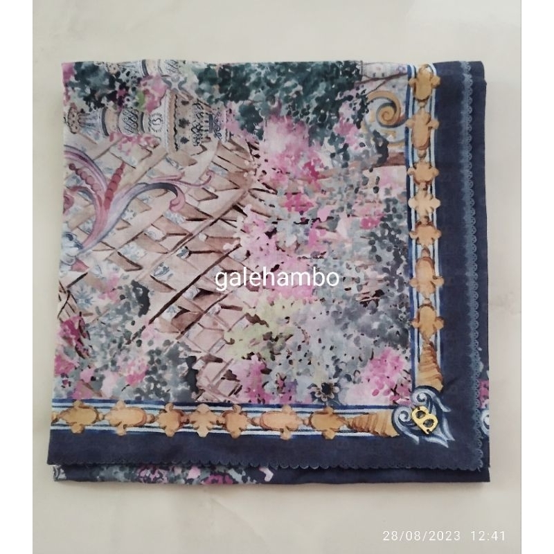 Jual Preloved Buttonscarves Sevilla Series - Navy | Shopee Indonesia