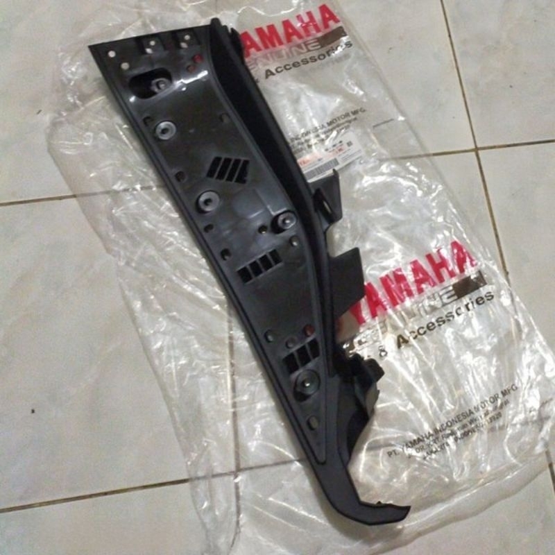 Jual Bordes Footrest Cover Lantai Pijakan Kaki Aerox Old Kanan ORIGINAL ...