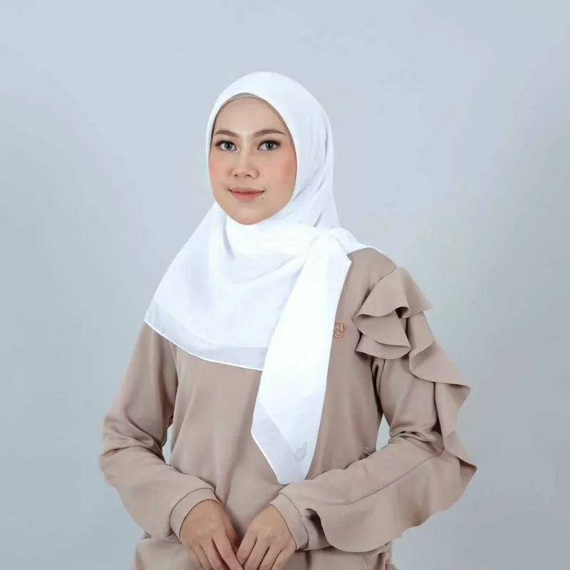 Jual HIJAB DEENAY LIZA WHITE / PUTIH BERSIH ( PIN LOGI BARU + MATTE ...