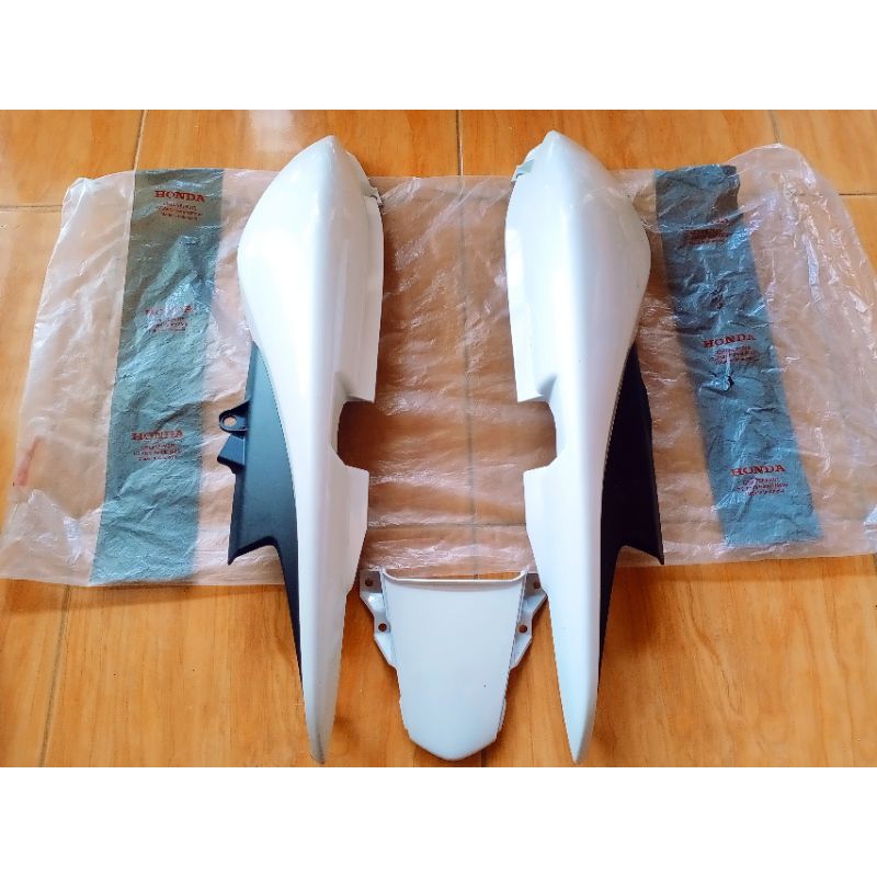 Jual Cover Body Bodi Belakang Honda Tiger Revo Putih Tirev Pece Barong ...