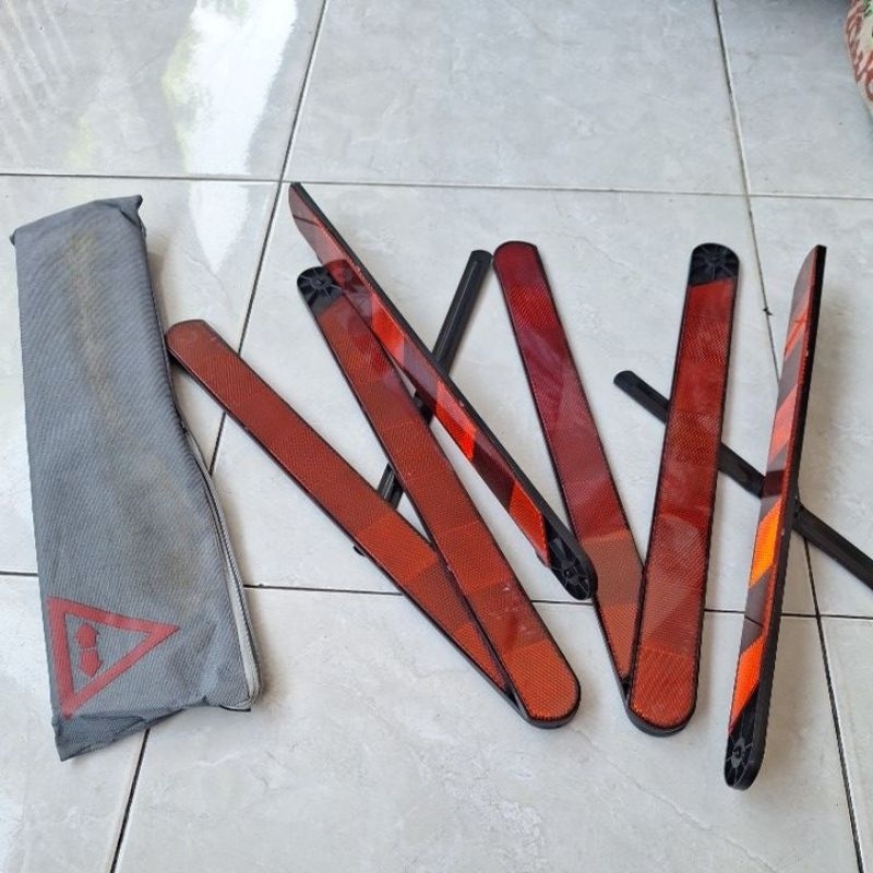 Jual segitiga rambu mobil isi 2 bawaan mobil honda brio | Shopee Indonesia