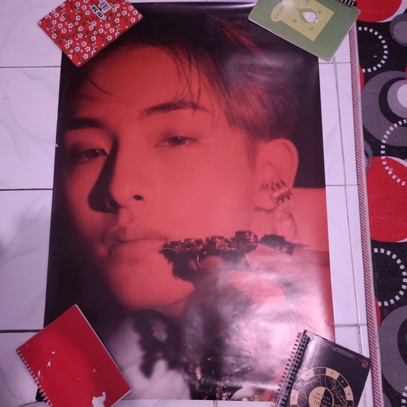 Jual [READY] POSTER OFFICIAL WINWIN WAYV PHANTOM RED OVERTURE CHN ...