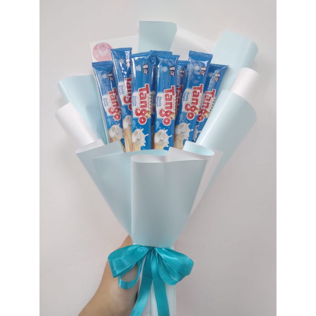 Jual bucket snack wisuda,birthday /buket snack serba biru | Shopee ...