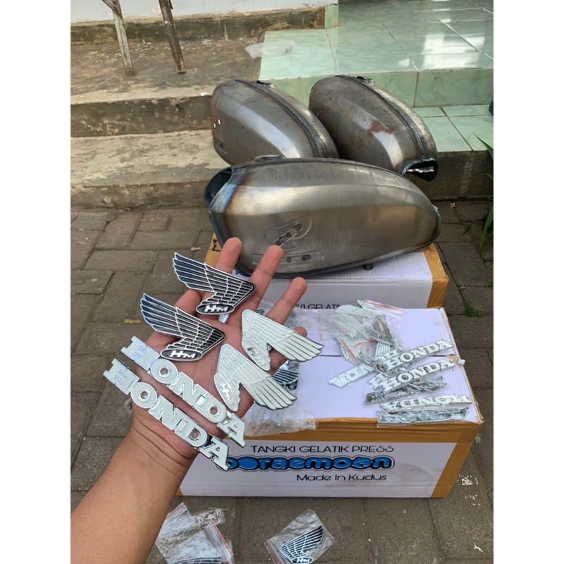 Jual PAKET TANGKI CB DORAEMON SET EMBLEM LOGO GLATIK TANGKI CB100 K2 ...