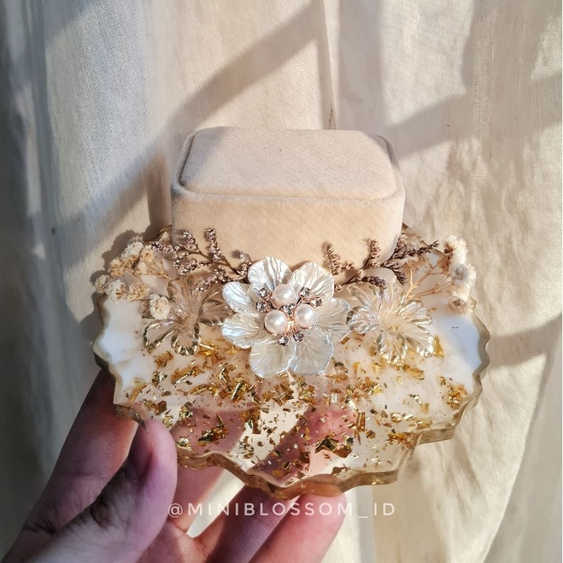 Jual SERUNI Resin Ring Box / Kotak Cincin Bludru / Velvet Ring Box ...
