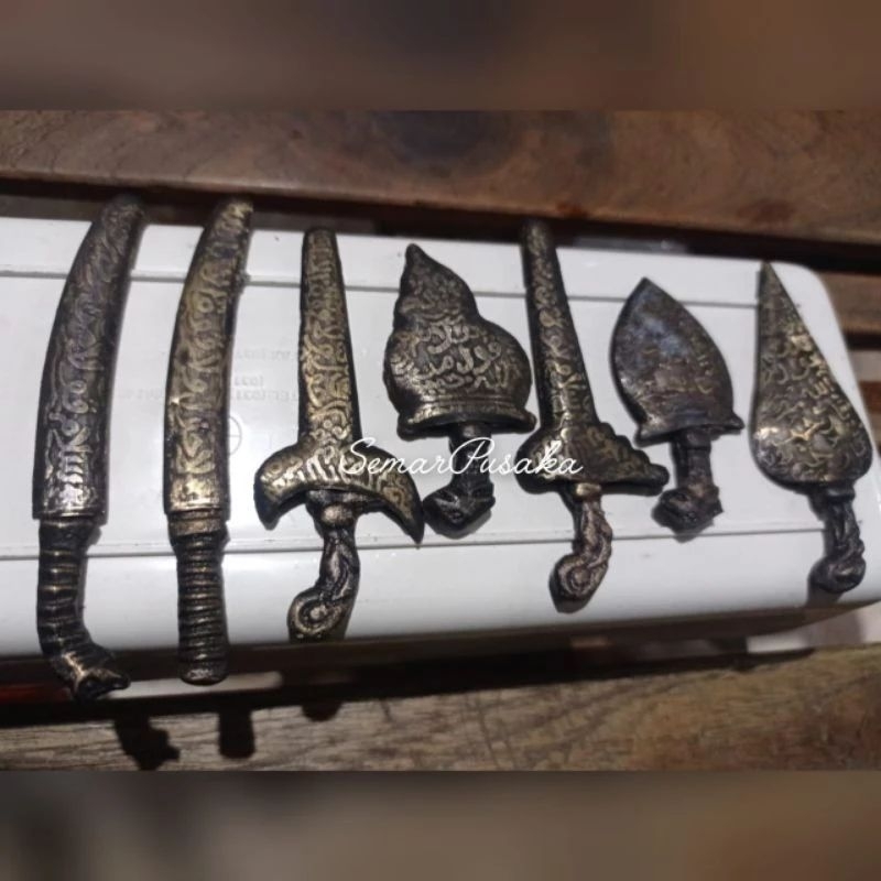 Jual Keris mini Miniatur semar Tebal / kuncung / Kubah / keris ...