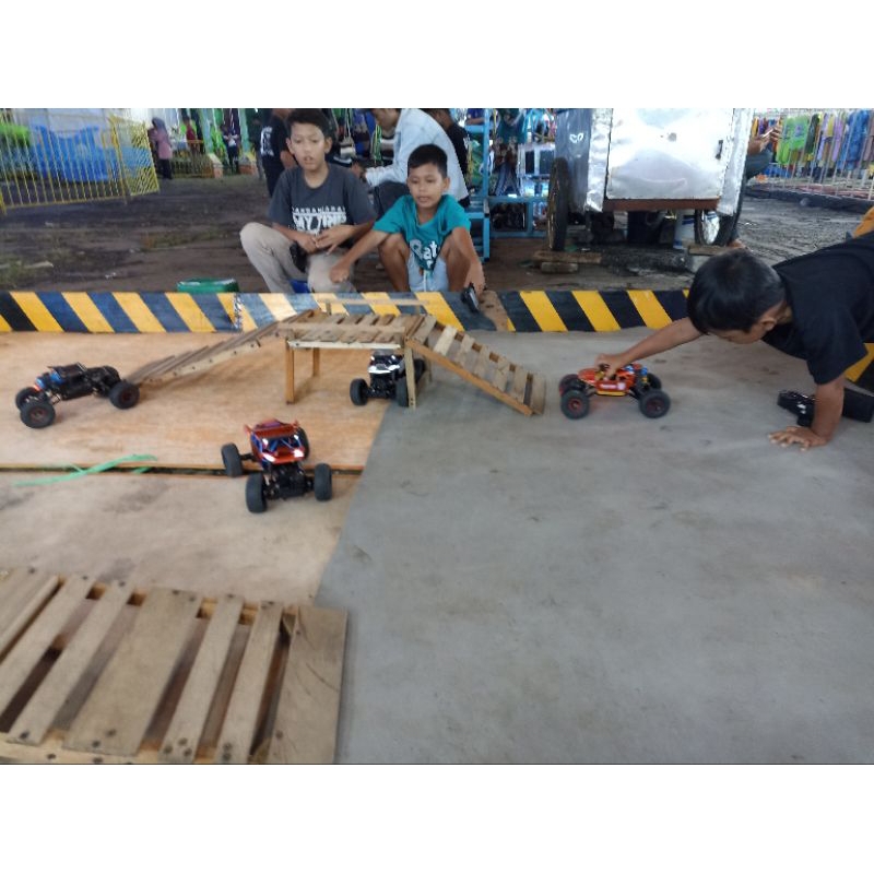 Jual 1 PAKET USAHA RENTAL RC OFF ROUD ROCK CRAWLER 4x4 PAKET LENGKAP ... Jual 1 PAKET USAHA RENTAL RC OFF ROUD ROCK CRAWLER 4x4 PAKET LENGKAP ...