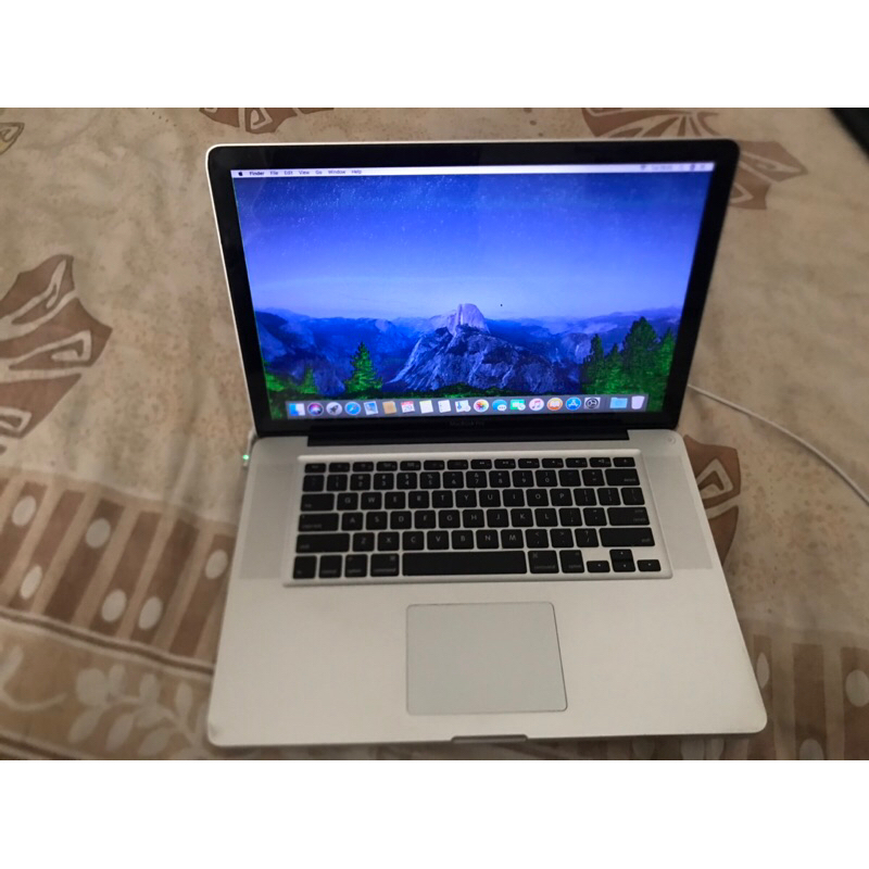Jual Macbook Pro 15 inch Early 2011 Core i7 Apa adanya banyak mines ...