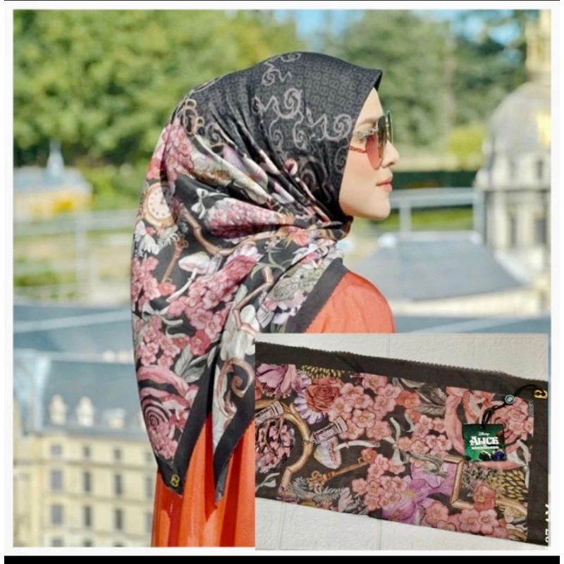 Jual Buttonscarves Alice in wonderland NEW as is black caviar | Shopee ...