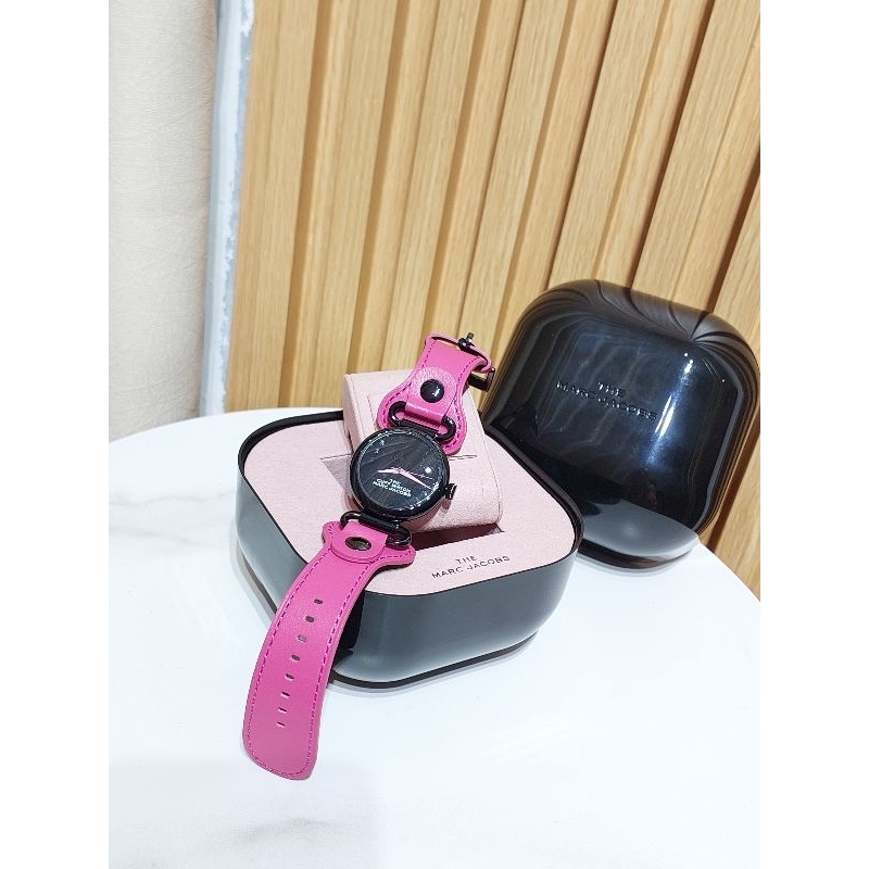Jual Marc Jacobs The Cuff Watch (Butik) | Shopee Indonesia