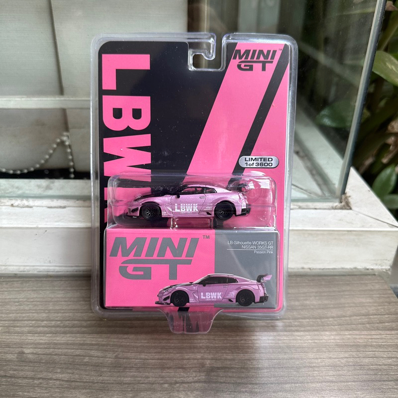 Jual Mini GT 418 R35 LB Silhouette Works Nissan 35GT RR Passion Pink ...