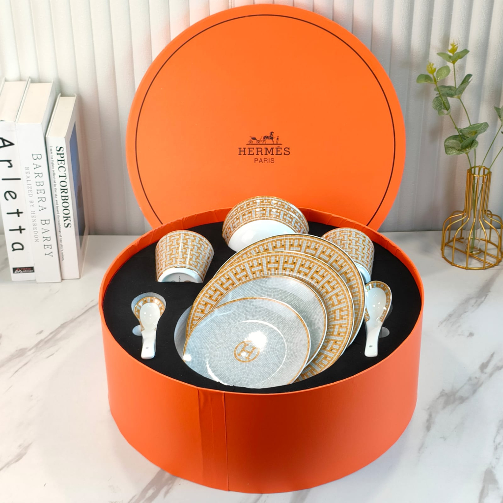 Jual Luxury H Dinnerware Bone China Gold Rim Gift Box / Hampers ...