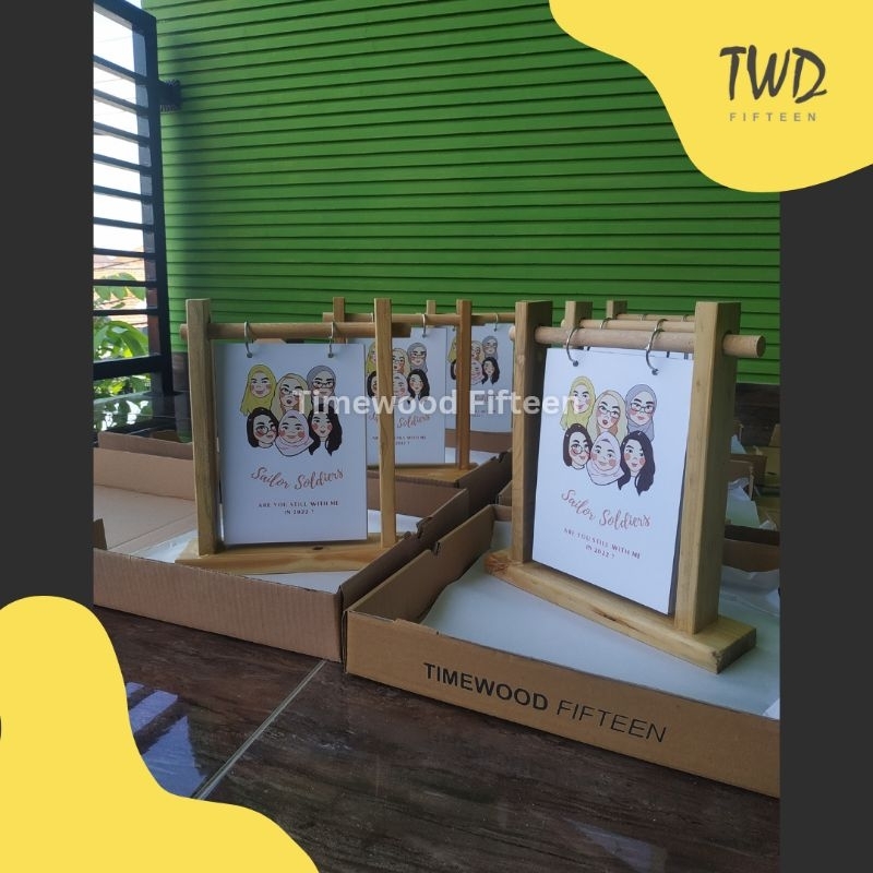 Jual STAND KAYU KALENDAR / PLANNER / MENU | Shopee Indonesia