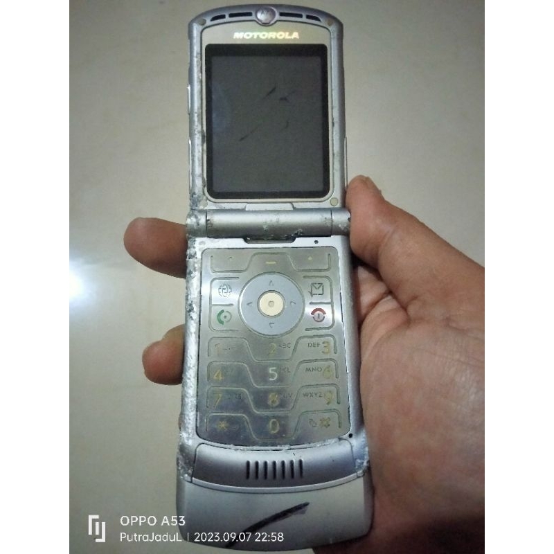 Jual Motorola RAZR V3 Silver Bahan Gambling Original Mulus Jadul Langka Unik Imut Speaker Bass ...
