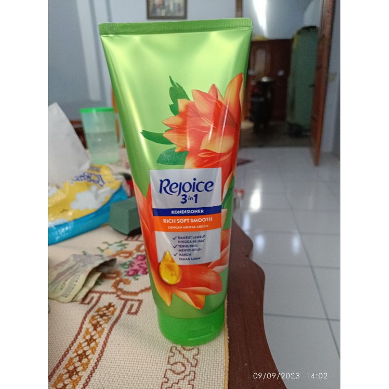 Jual REJOICE CONDITIONER RICH SOFT SMOOTH 320ML | Shopee Indonesia