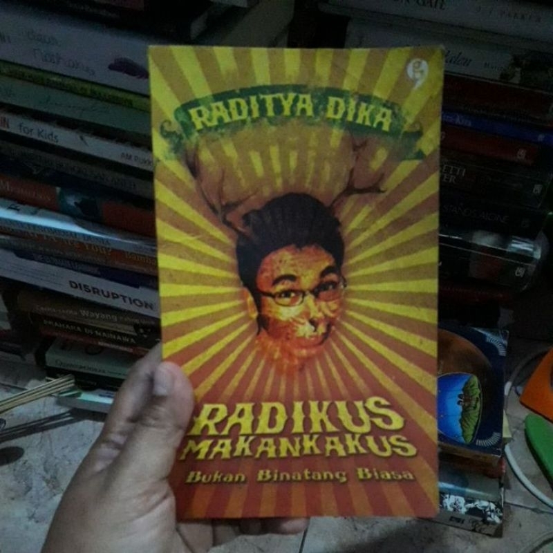 Jual Novel-Novel Raditya Dika, Ernest Prakasa (Cinta Brontosaurus | Manusia Setengah Salmon ...