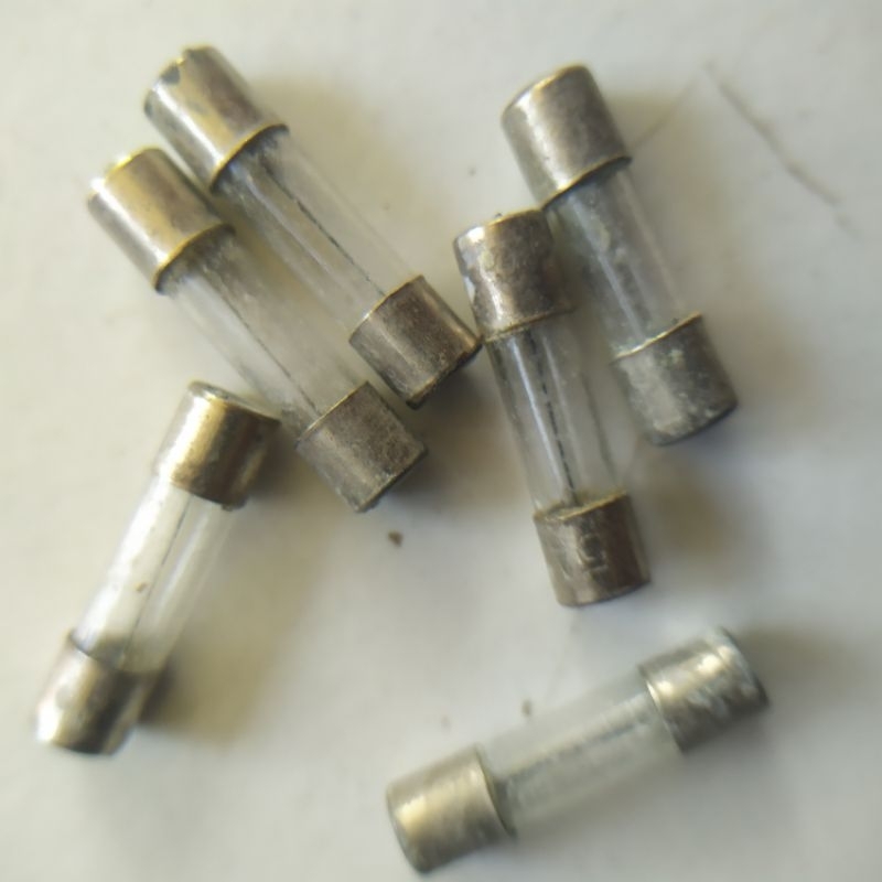 Jual fuse sikring 5A 250v kecil 5x20mm | Shopee Indonesia