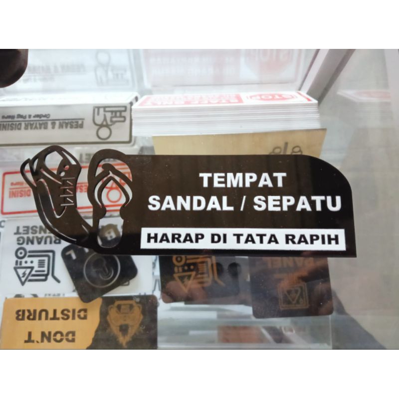 Jual SignBoard Tanda tempat sandal dan sepatu akrilik | Shopee Indonesia
