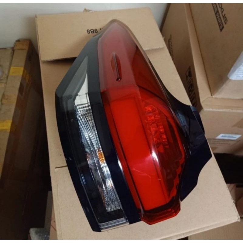 Jual LAMPU STOP/STOP LAMP INNOVA ZENIX HYBRID Q ORIGINAL 100% | Shopee ...