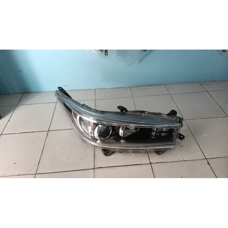 Jual Headlamp lampu depan toyota innova reborn tipe Q 2019 2020 2021 ...