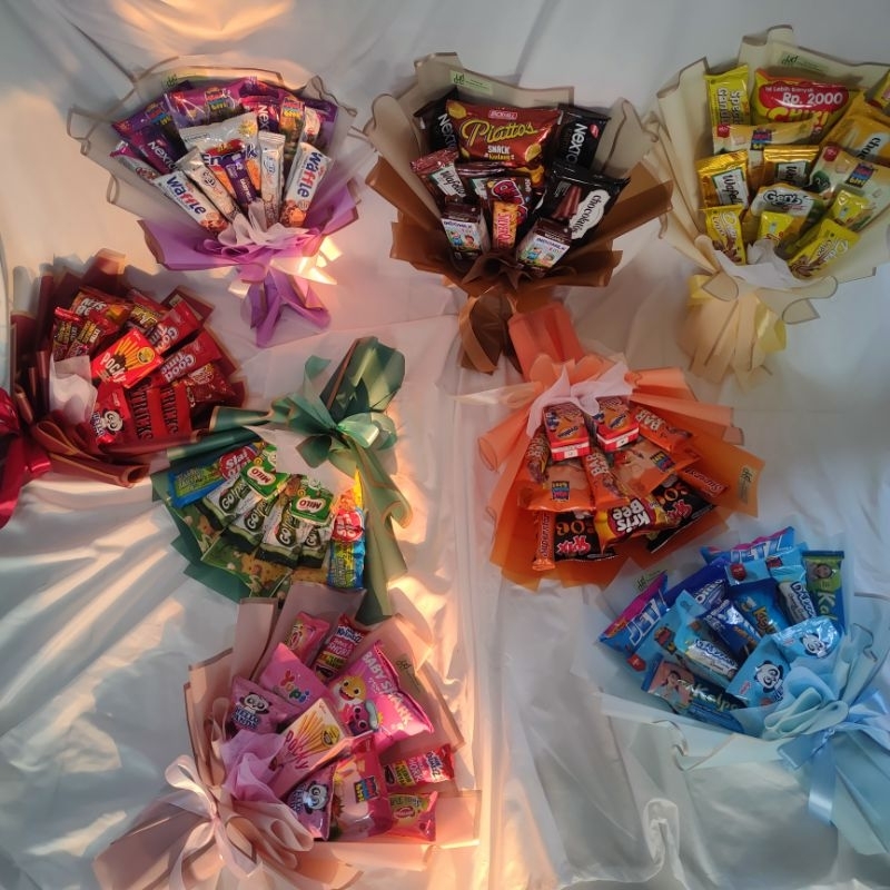 Jual bouquet snack tema warna/ buket Snack wisuda/ buket Snack ulang ...