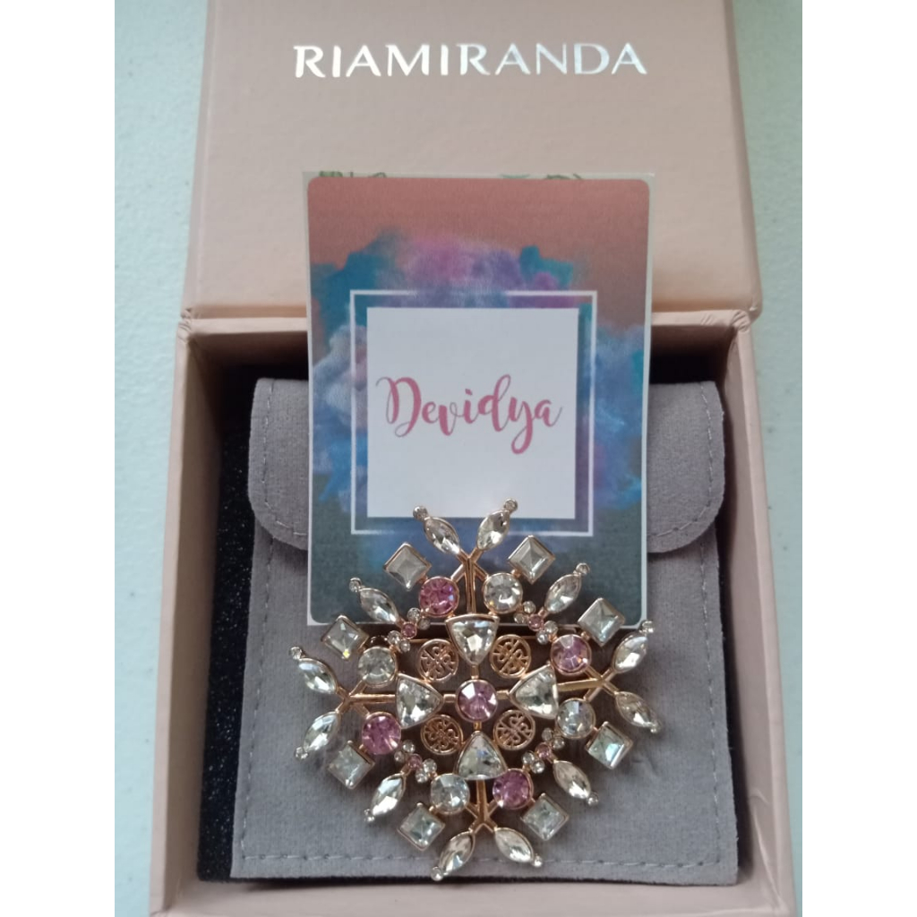 Jual SALE! SQUARE Monogram & DARYLA Brooch Ria Miranda | Shopee Indonesia
