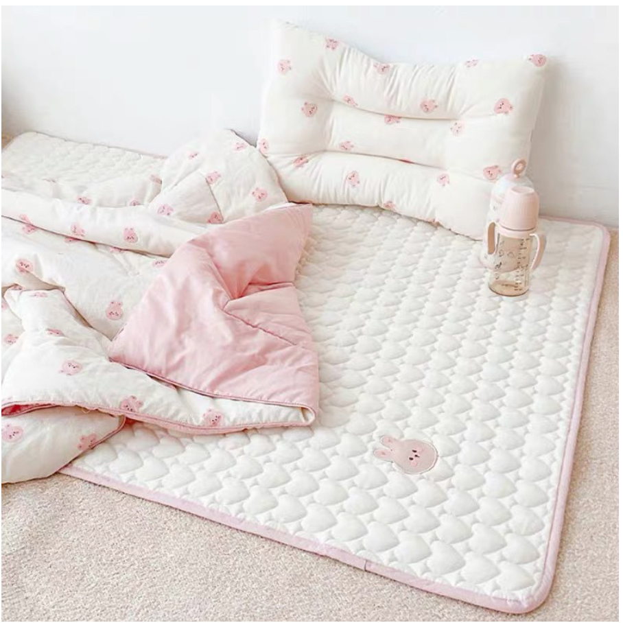 Jual ALAS MATRAS BAYI ANTI AIR / PERLAK BAYI EMBOSSED LOVE / WATERPROOF ...