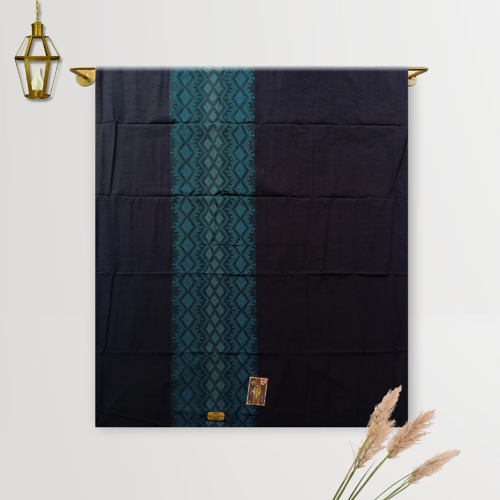 Jual Sarung Tenun Wadimor Timbul Polos Khusus Hitam | Shopee Indonesia