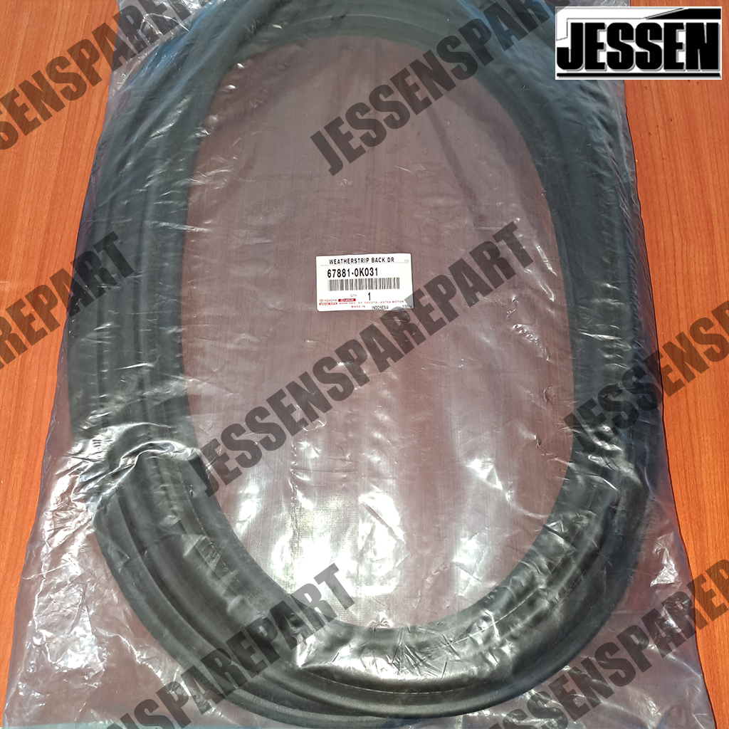 Jual Karet Body Pintu Bagasi Belakang Innova Reborn 67881-0K031 ...