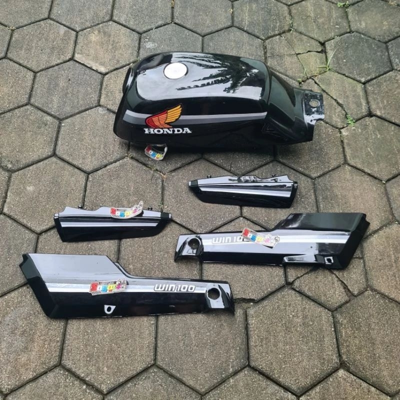 Jual Tangki Honda Win win 100 Hitam Set Cover Body Win Bok Aki Win Set ...