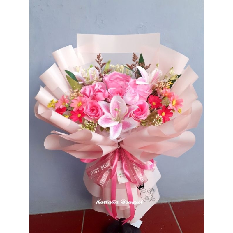 Jual Buket Bunga Artificial Cantik Buket Tunagan aesthetic Buket wisuda ...