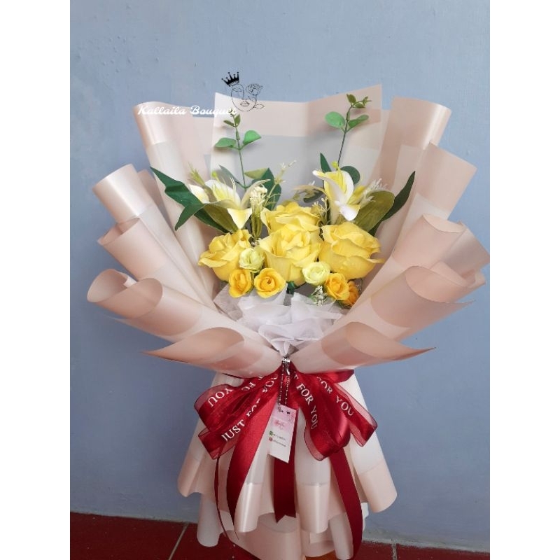 Jual Buket Bunga Artificial awet Mawar Kuning Flower Bouquet | Shopee ...