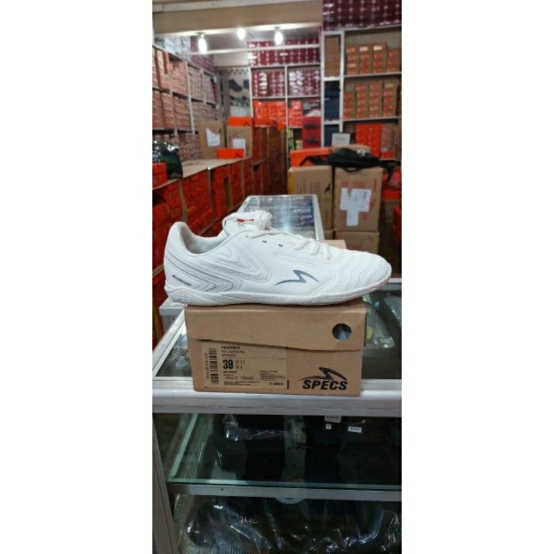 Jual sepatu main futsal merek specs 100% original(sebelum belanja tanya ...