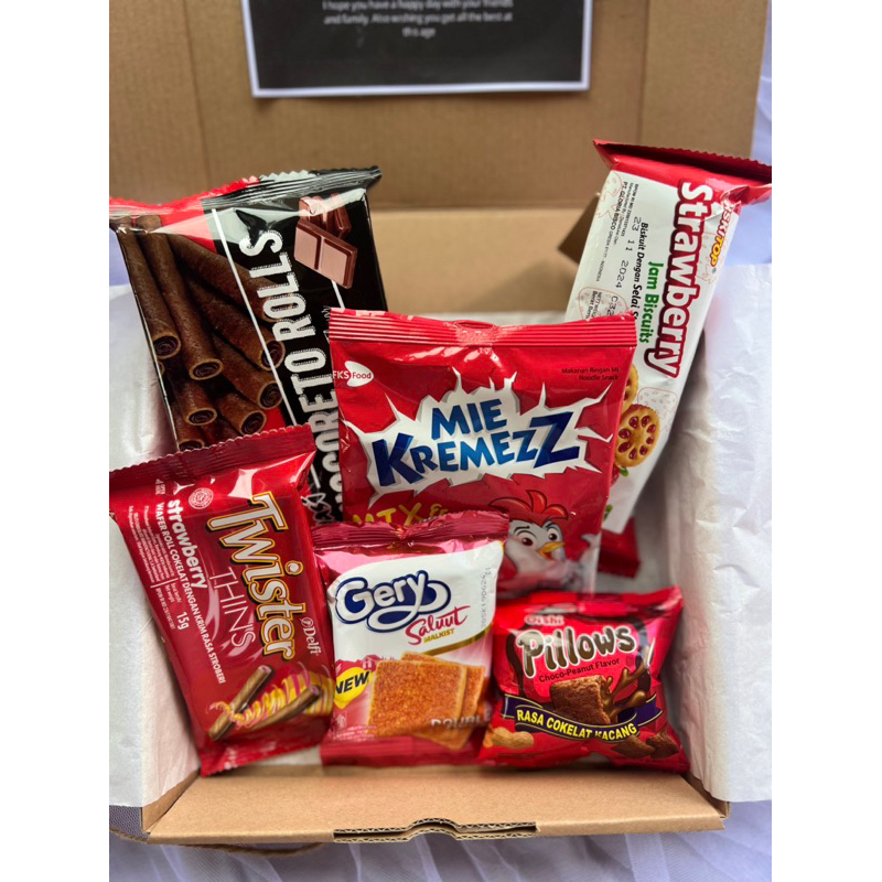 Jual hampers wisuda snack warna merah hampers ulang tahun | Shopee ...