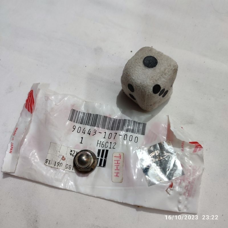 Jual Mur Topi Cylinder Head Tiger GL Megapro Lama original AHM Japan ...