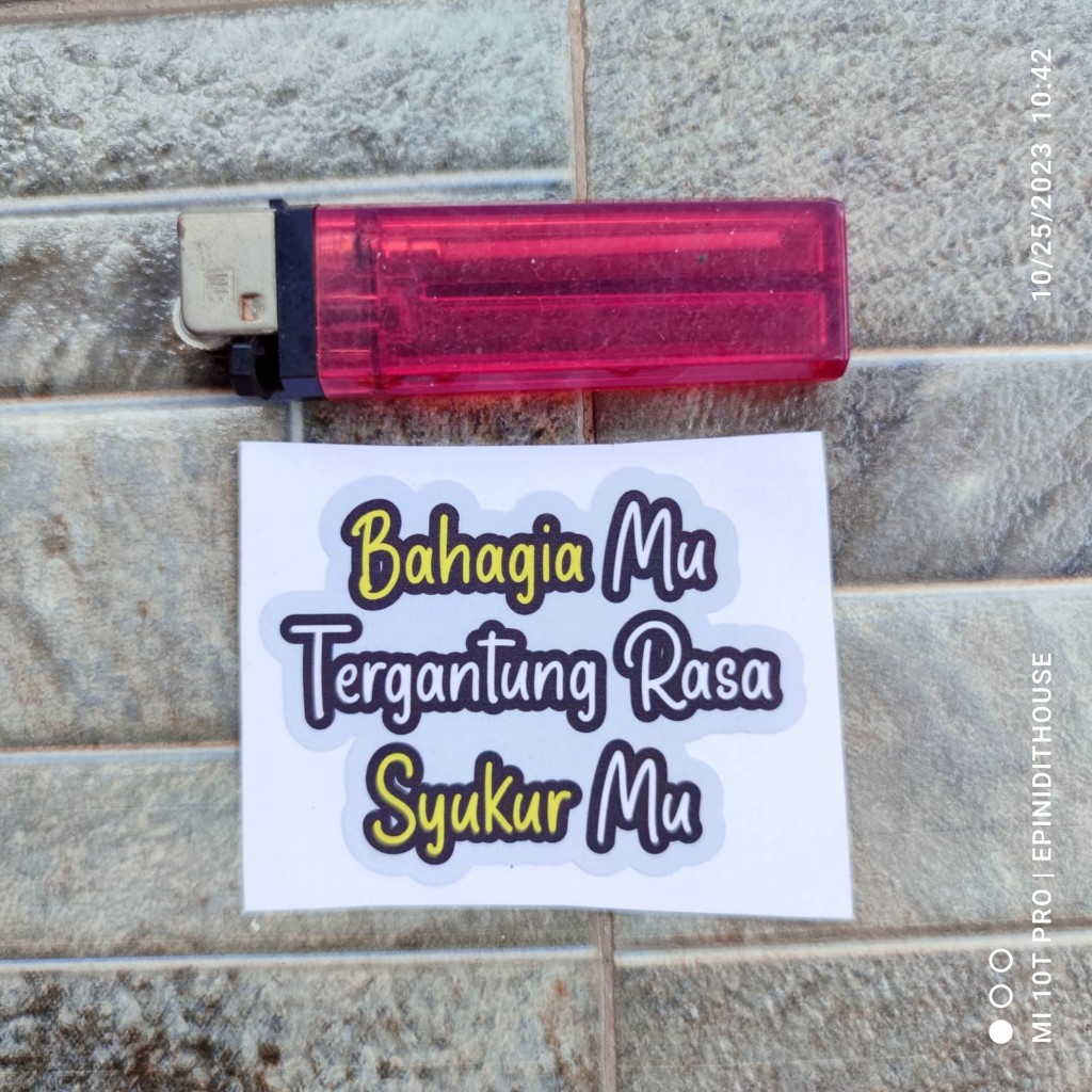 Jual Stiker Kata Bahagia Tergantung Rasa Syukur Humor Lucu Viral Meme ...
